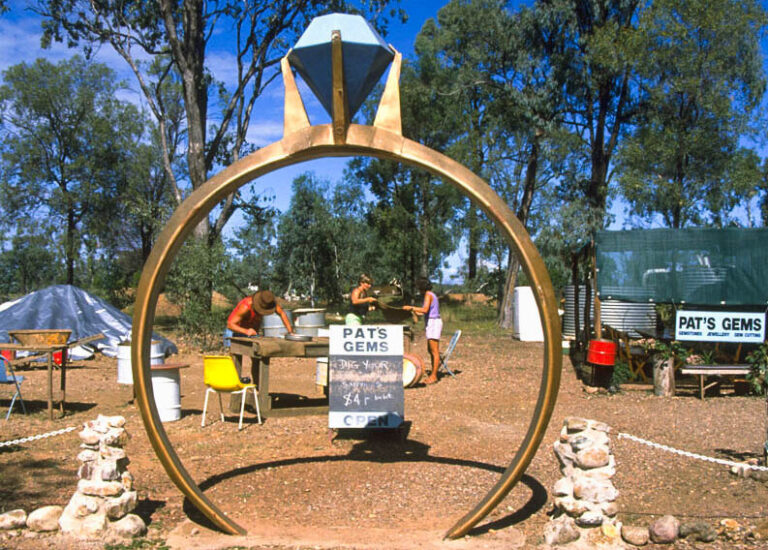 Sapphire Fossicking Tours & Café | PATS Gems