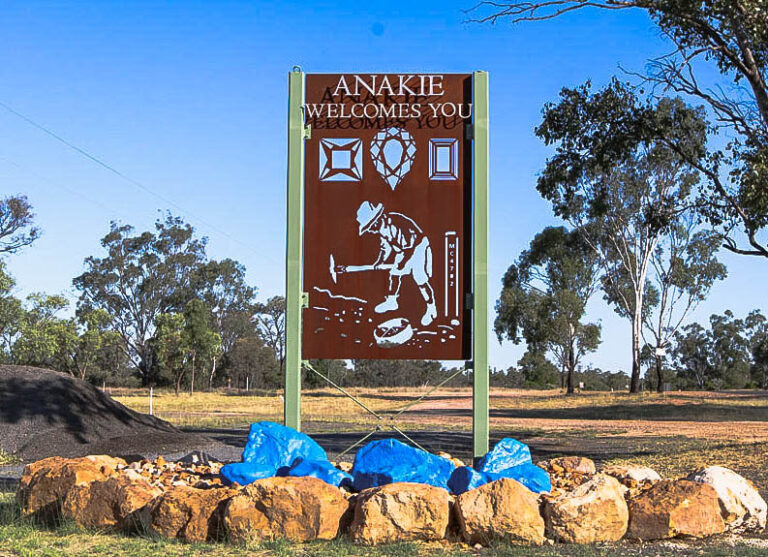 Sapphire Fossicking Tours & Café | PATS Gems