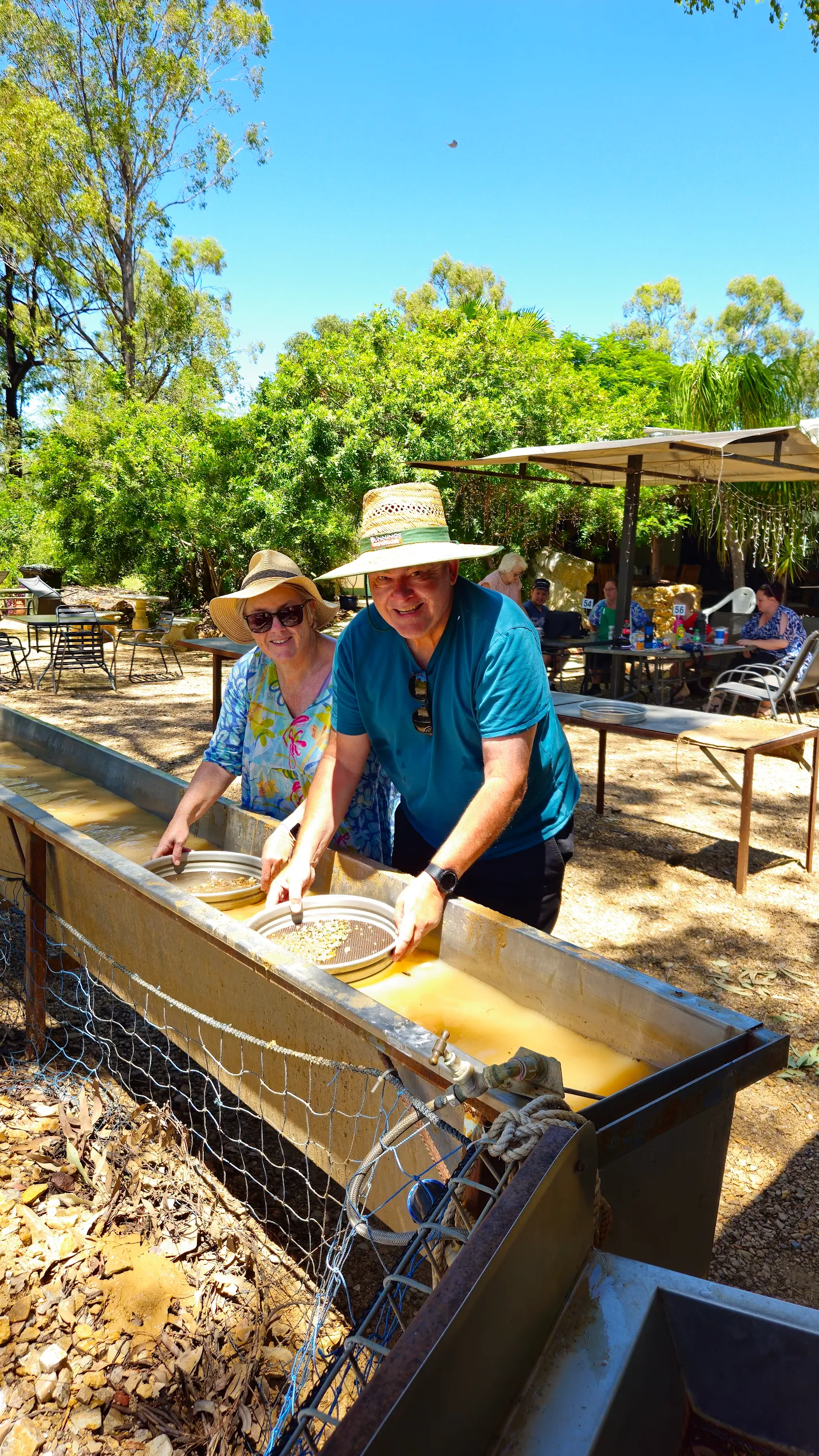 Sapphire Fossicking Tours & Café | PATS Gems